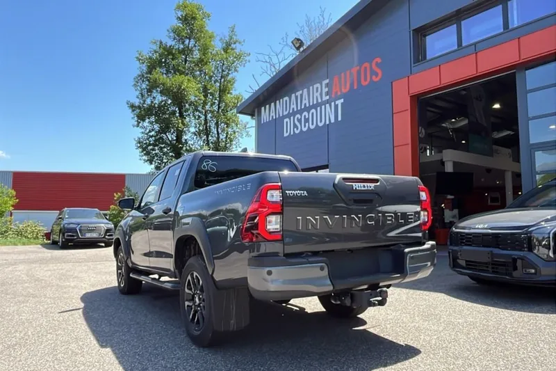 Toyota Hilux 2.8 204 BVA INVINCIBLE 4PL - L'argus Occasion