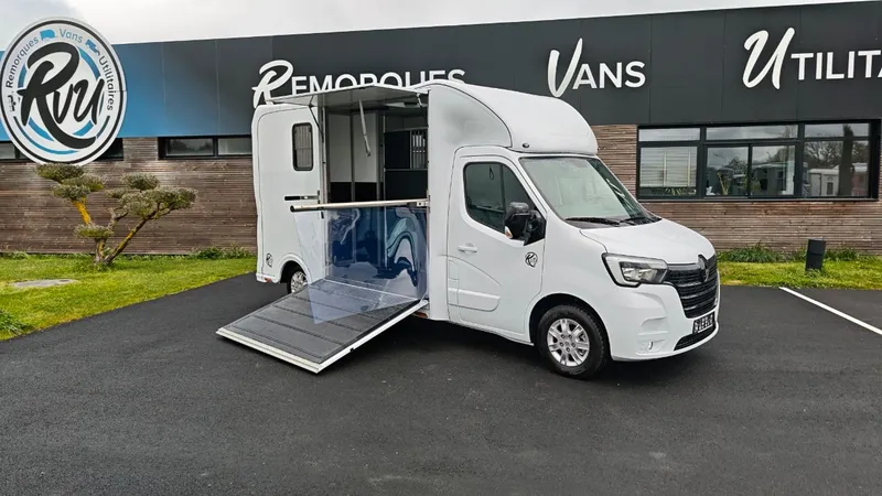 Camion VL 2 chevaux 3 places assises Stalles - L'argus Occasion